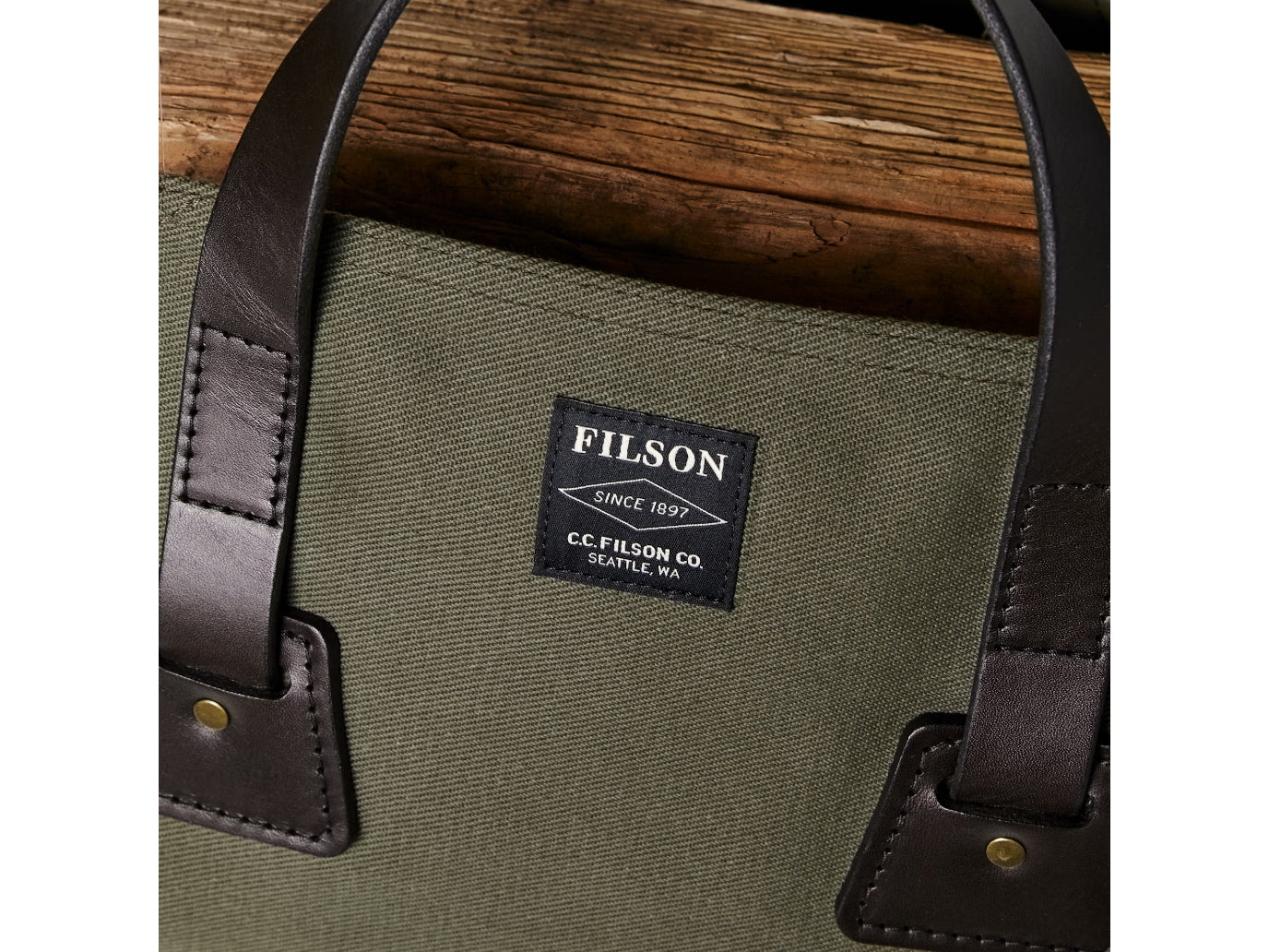 Log Carrier Otter Green – Double Monk